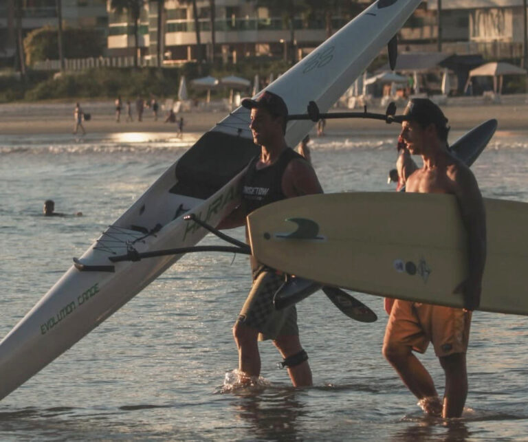 "Puro Surf": Filme une comunidades do mar em lançamento no Guarujá ...